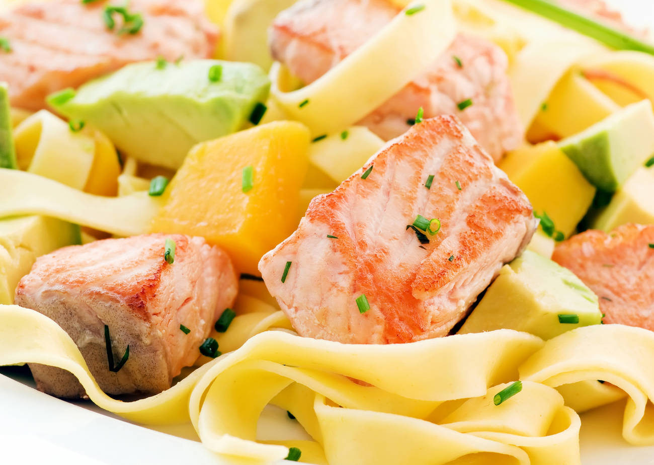 Salmon noodles with mango sauce | Recipes Dani